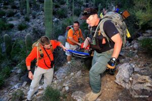 How to Make an Improvised Stretcher, Step by Step Guide
